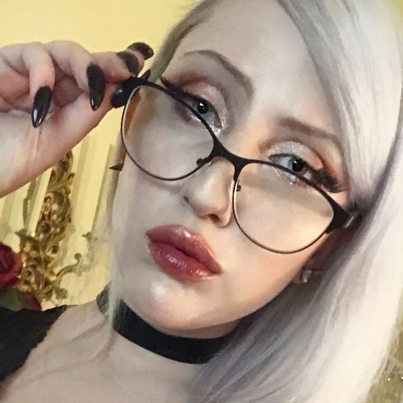 Faith's Closet (@faith_roth) | Poshmark